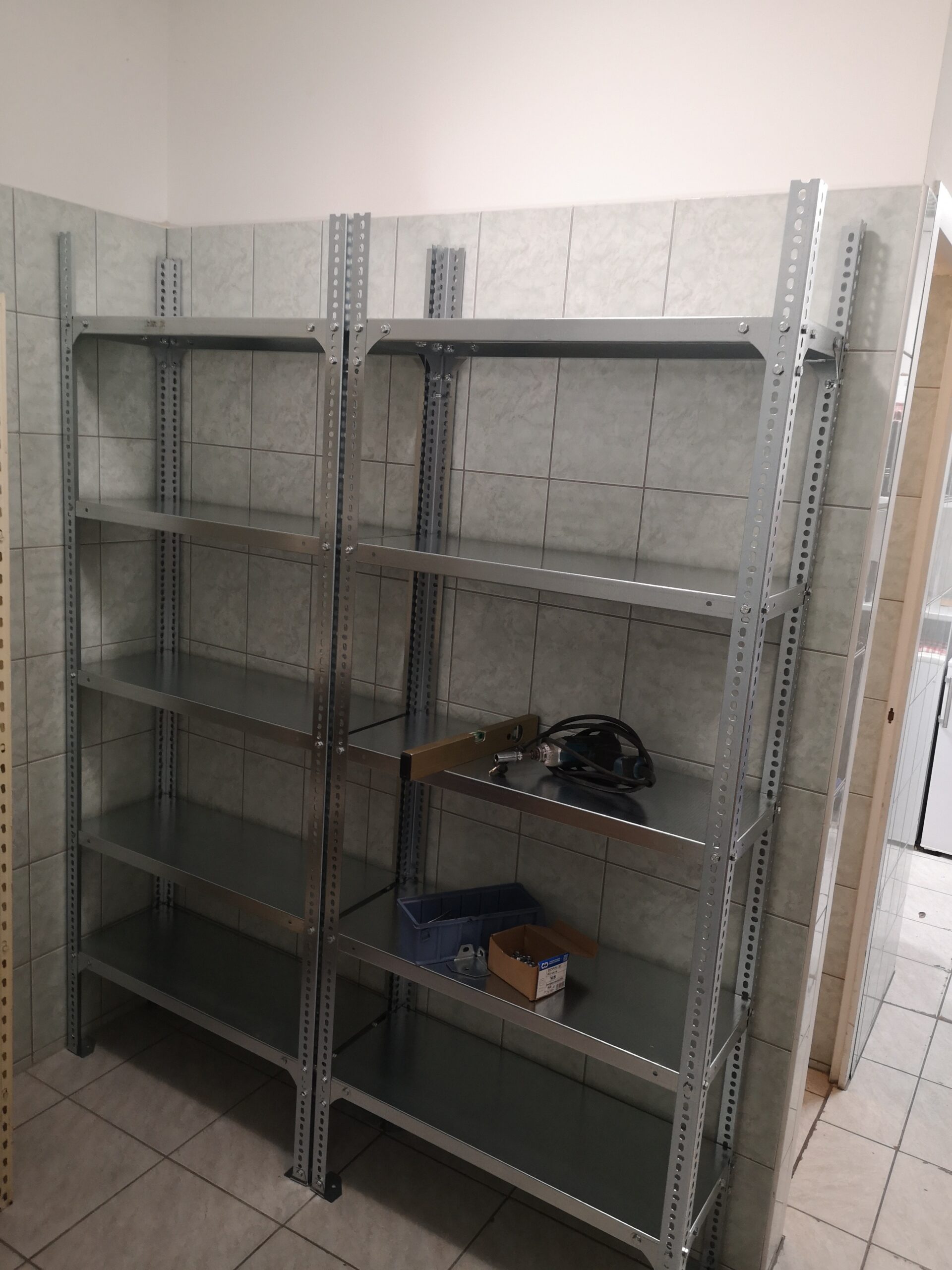 Salgó Dexion polc a Petőfi Kultúrtanszéknél - Salgó-Dexion Állványok
